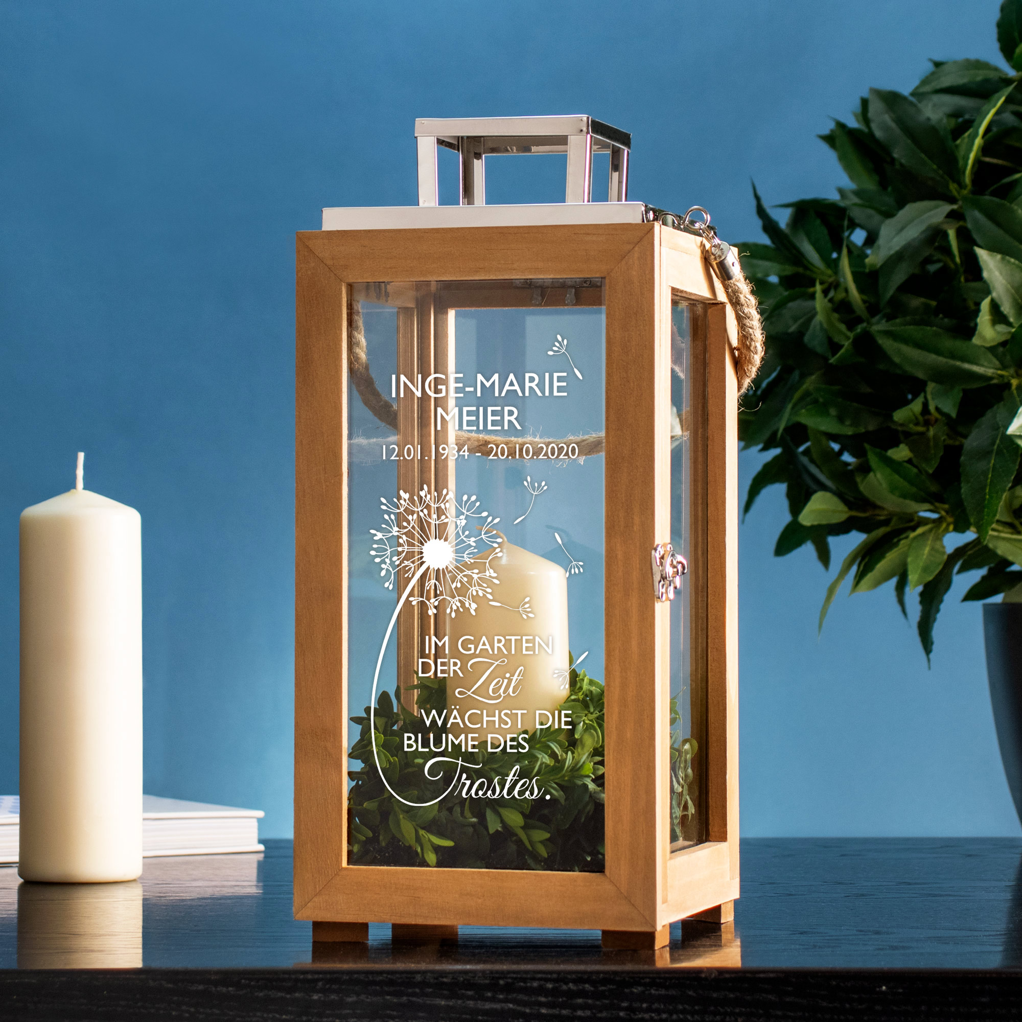 Laterne aus Holz graviert mit Trauer Blume - Personalisiert Laterne aus Holz graviert mit Trauer Blume - Personalisiert